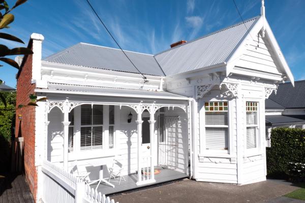 Charming Villa Nestled Away In The City Centre - Auckland
