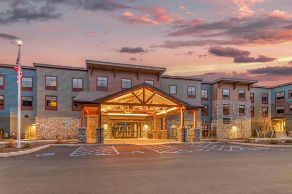 Cambria Hotel Lake Placid - Lakeside Resort - Wilmington, NY