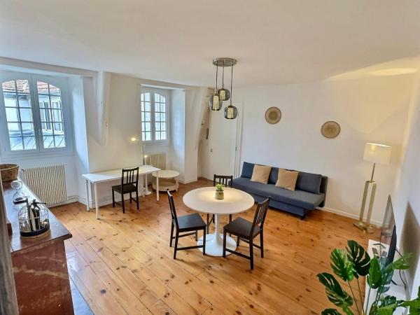 Wonderhost, Une Entrée Historique Sur La Ville - Pau