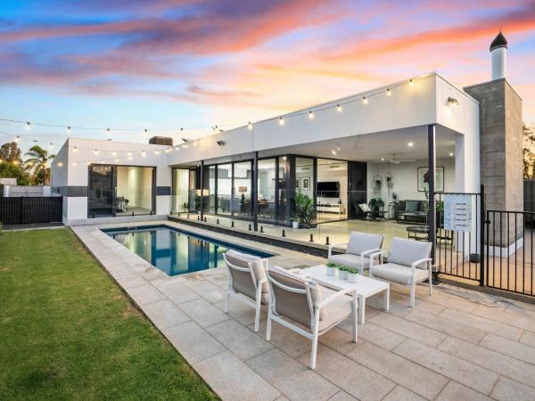 The Sinatra Holiday House In Mulwala - 10 Individual Beds - Yarrawonga