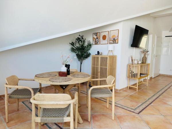 Hafenromantik - Wohnen Mit Charme Im Herzen Von Neustadt Mit Blick Auf Das Binnenwasser - Sierksdorf