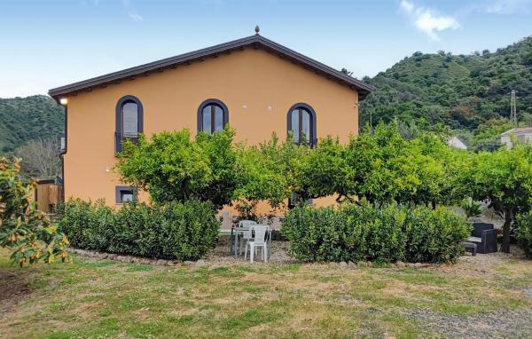 Gorgeous Home In Motta Camastra - Sicily