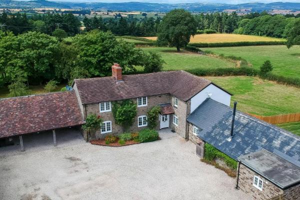 Roundton Farmhouse - Welshpool