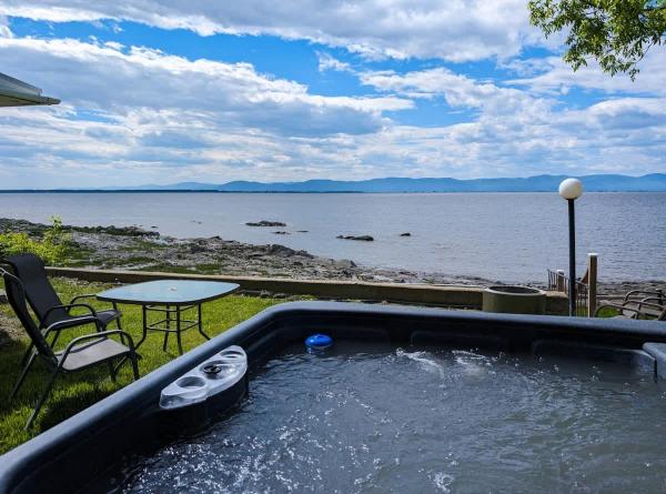 Chalet Loft #4 Waterfront With Spa Fireplace And Wifi - New England
