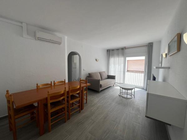 Bonito Apartamento En El Centro De Rosas Av-77 - Roses
