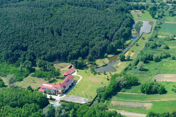 Csicsergő Szabadidőközpont - Hungary