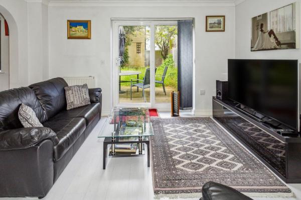 Urban Oasis - Modern 2b/2b Retreat Near Nature - Enfield Town