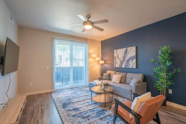 Spacious 2bd - Gym, Pool, Parking, W-d - Sleeps 8 - Tempe, AZ