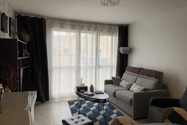 T2 With Balcony Near City Center - Romainville