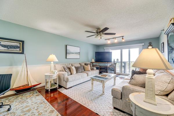 N Topsail Beach Oceanfront Condo With Pool! - Sneads Ferry, NC