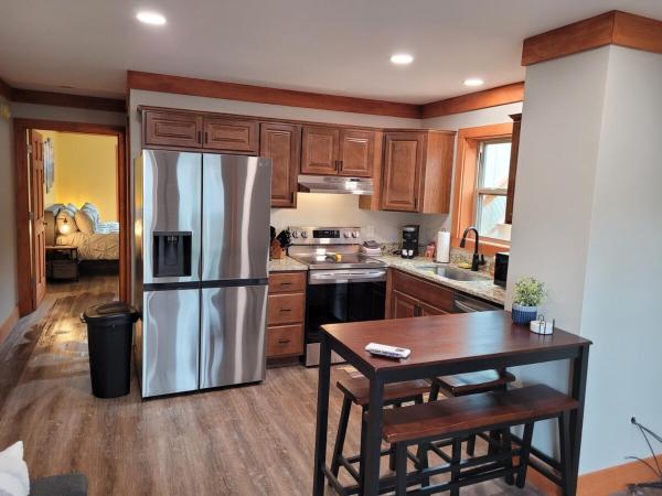 Charming Downtown Bryson City Skyloft Apt 2 - Perfect For Couples! - Bryson City, NC