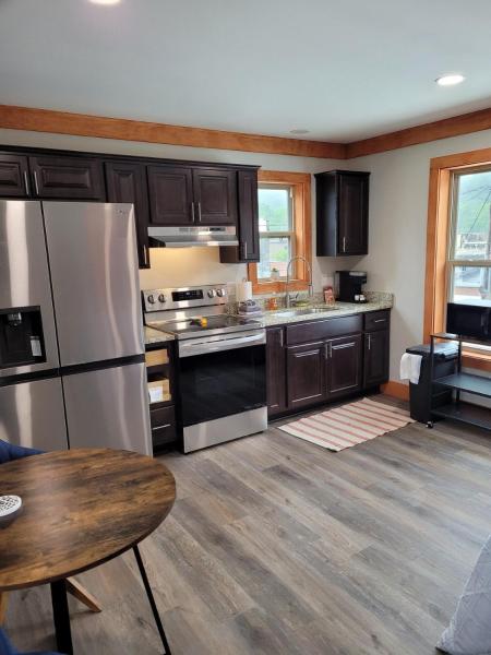 Charming Downtown Bryson City Skyloft Studio 3 - Perfect For Couples - Bryson City, NC