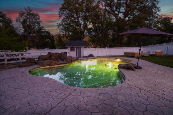 Cedar Creek Lodge With Pool/hot Tub/sleeps 24 - Oakhurst
