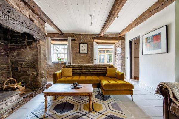 4 Bedroom Farmhouse Brecon Beacons - Brecon