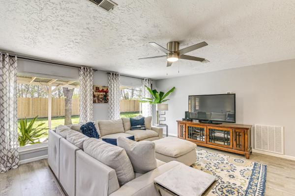6 Mi To Clear Lake Family Home With Patio And Yard - League City, TX