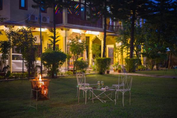 Abhimanyu Mansion Emerald 1-room Retreat With Common Outdoor Dining Area & Garden - Udaipur
