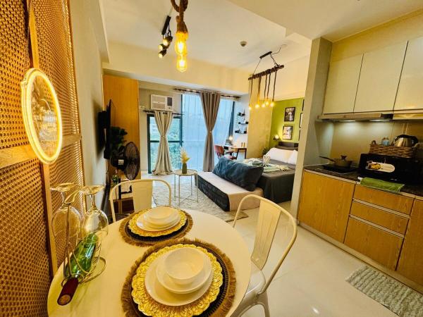 Netflix And Wifi Staycation Viceroy Walk To Venice Grand Canal - Taytay