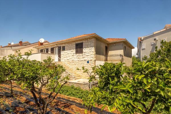 Apartment Vinka - Postira