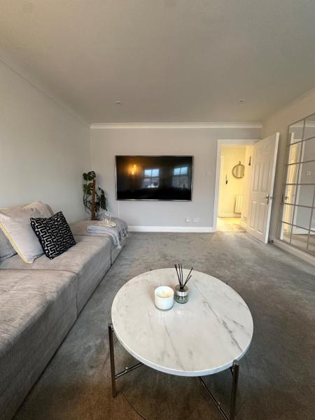 Luxury Contemporary Apartment - Bracknell