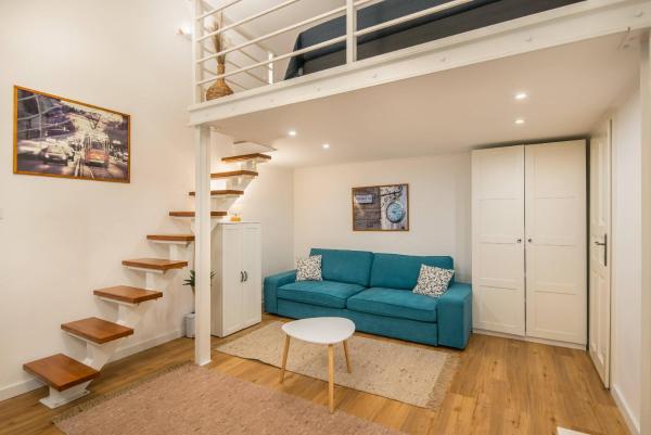 Howlit Home - Budapest