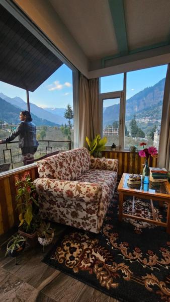 Resort Apple Flower By Rohtang Family Hotels- Balcony & Mountain View, Near Mall Road, Personal Parking - Himachal Pradesh