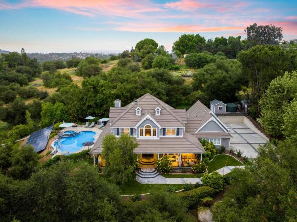 Sprawling Escondido Estate Garden Pool Games Adu's - Poway, CA