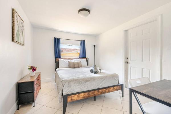 Beautiful Home In West Palm - 5 Min To Airport - West Palm Beach, FL