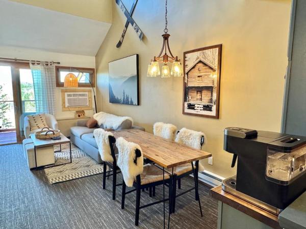 Moose Mtn Retreat Ski In Out Condo Pool Hot Tub Fire Pits - Lutsen, MN