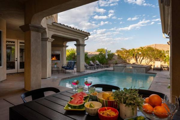 La Vida Hermosa - Midcentury Gem With Courtyard Pool - Palm Springs, CA