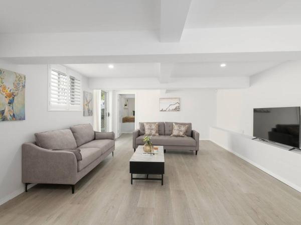 Stylish 4bedroom Stay Outdoor Dining And City Access - Balmoral