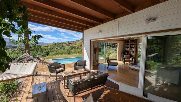 Peaceful House In Nature, With Views Of Rolling Hills - New Caledonia