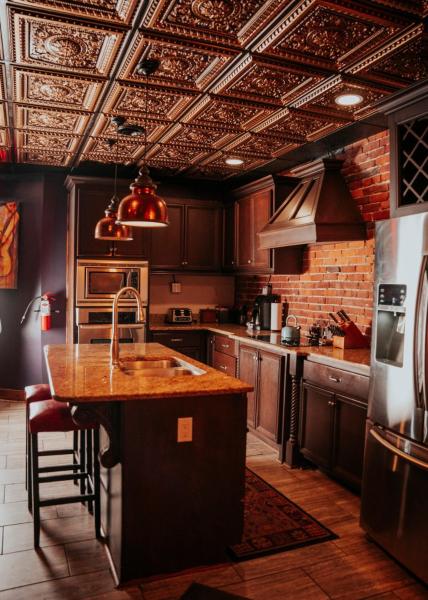 Broadway 4br 2bth 2500sf Art Gallery And Steam Room - Nashville, TN