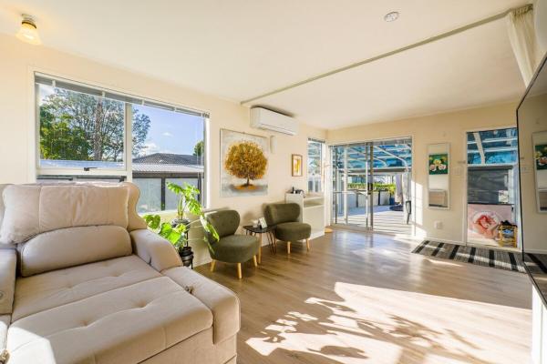 Stunning Two Bedroom House In In Half Moon Bay - Waiheke Island