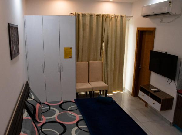 Minimalistic Stay Close To Metro & It Parks# Garden View - Noida