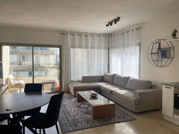 Two Bedroom Apt L Terrace & Private Parking L On The Beach L By Bookiz - Tel Aviv-Yafo