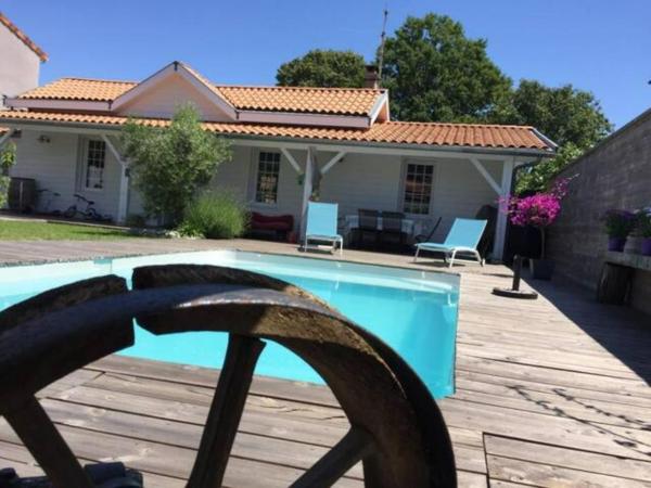 Location Pour 4 Personnes Avec Piscine - La Brède
