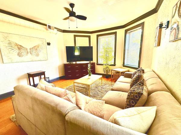 Midway Hideaway -Cozy 1br- Parking - Chicago, IL