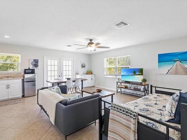 Sea Breeze Retreat - Fort Pierce, FL