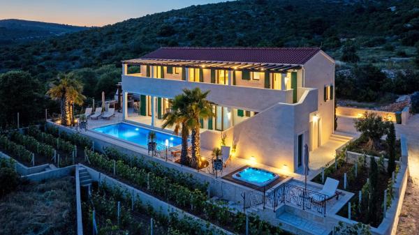 Luxury Stone Villa Smokvica In Rogoznica With Heated Pool, Jacuzzi, Vineyard And Sea View - Primošten