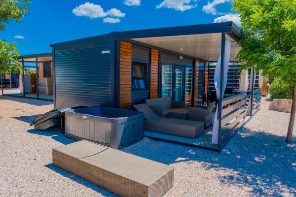 Mobile Homes Pirovac With Private Hot Tub & 2 Shared Pools - Betina