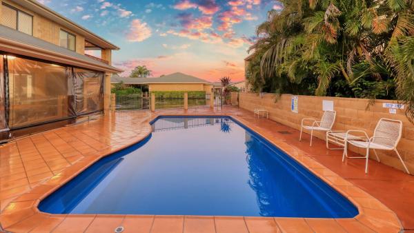 Emerald Gardens Motel & Apartments - Emerald