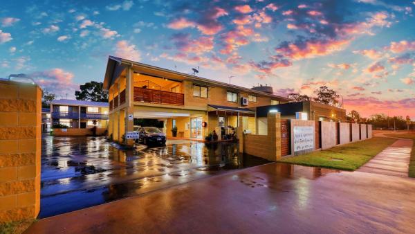 Emerald Gardens Motel & Apartments - Emerald