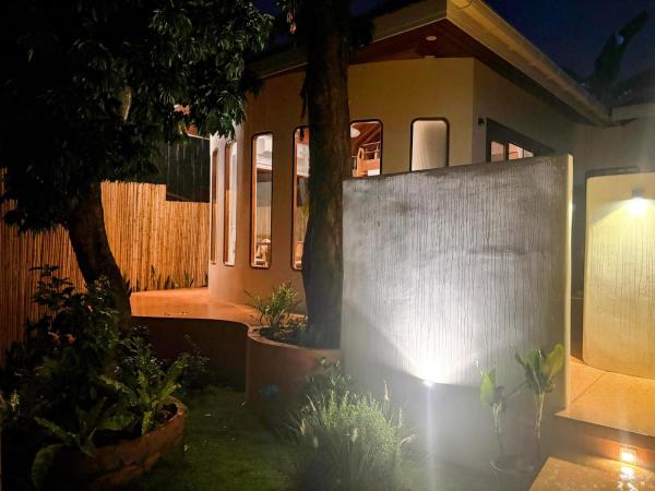 Opulent Private Pool Villa In Art District - Chiang Mai