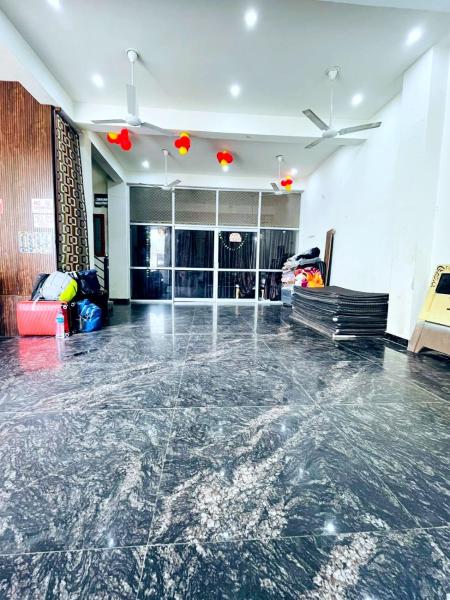 Yamuna Residency ! Near Prem Mandir & Isckon Temple, With Decent Facilities And Fully Ac Family Rooms - Vrindavan