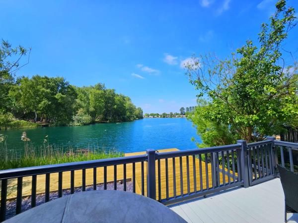Still Waters Luxury Retreat With Hot Tub -Tattershall Lakes - Lincolnshire