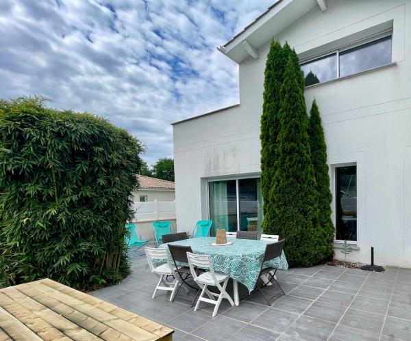 Bordeaux, Ocean And Vineyards - Blanquefort