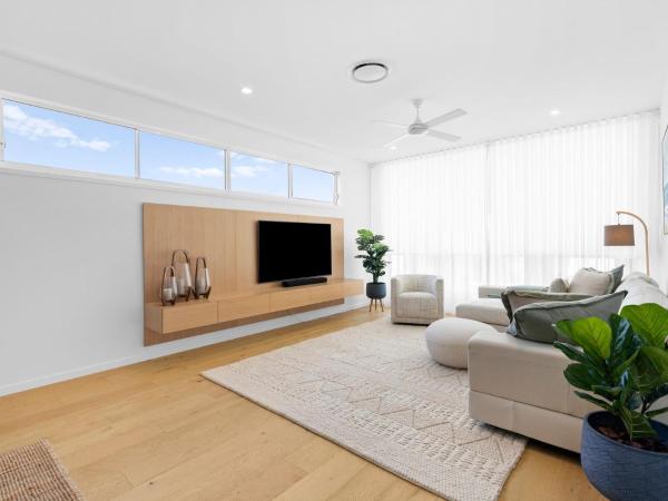 Baja On Cylinders - Beachfront Bliss - Kingscliff