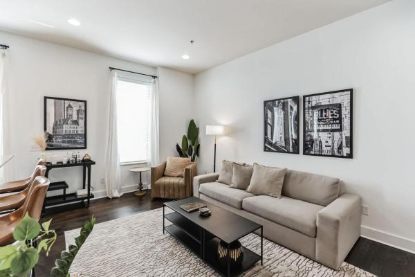1 Bdr Loft Centrally Located In West End - Nashville, TN