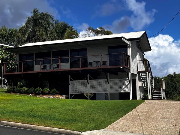 76 Cooloola Drive - Rainbow Beach. Aircon. Wifi. Ocean Views - Rainbow Beach