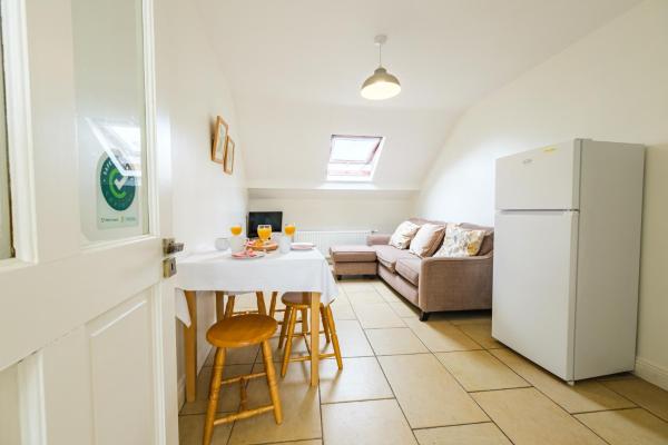 33b Steepleview - Trim